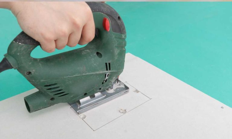 Couper du placo avec une scie sauteuse : 7 astuces secrète