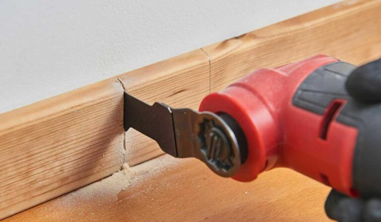 Guide Complet : Couper une Planche en Biseau sur la Longueur